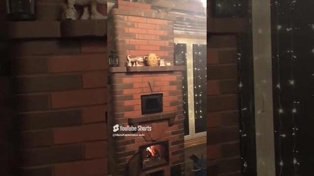 Ленобласть. Хвойное. 01.01.2025. Дача, встреча  Нового года у камина и елки с  Дедом Морозом
