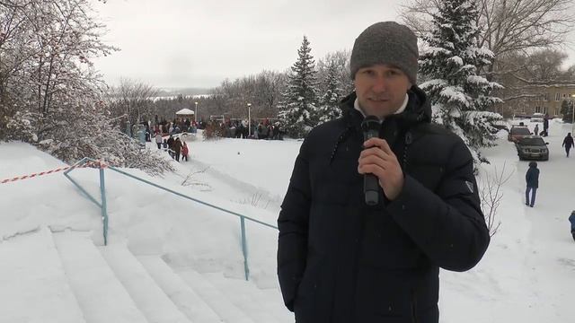 Веселый снеговик