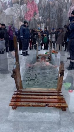 В Крещение. Вода особенная 🧊
Окунаешься? Делись 🙏
Ставь реакцию 💜
Добра ✨