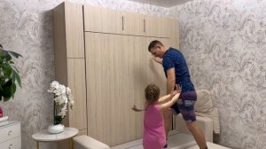 Вертикальная шкаф кровать для молодой семьи