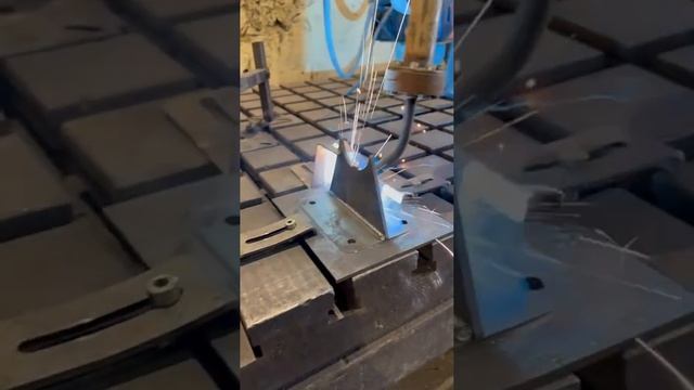 Сварка металла роботом