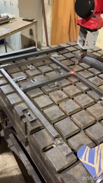 Сварка профильных труб роботом