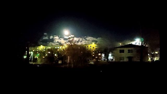 М  Цветаева  Месяц высокий над городом лёг #стихиолюбви #поэтысеребряноговека