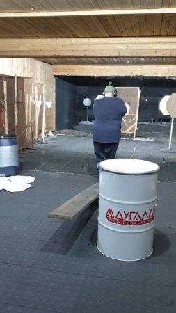 Идет бычок качается