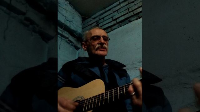 На братских могилах.