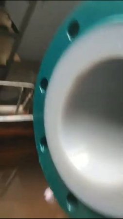 Испытание на герметичность клапана 22ч7п  - вода под давлением