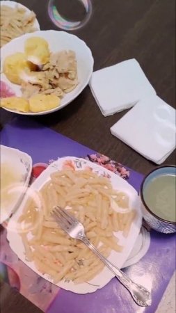 А вчера с подружкой ели мы галушки!☝☝☝ Вкусные галушки с домашней курицей и с мясом! Ммм! 😋😋😋😉😉😉#до