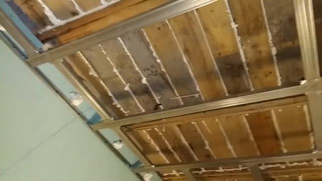 Плавающий потолок из ГКЛ на мансарде своими руками.