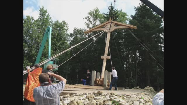 Соловецкий крест на Бутовском полигоне. Воздвижение.