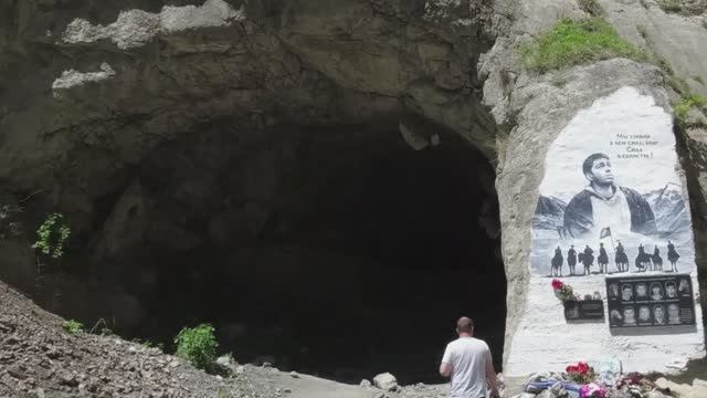 КАРМАДОНСКОЕ УЩЕЛЬЕ, БЕСЛАН-Через две трагедии