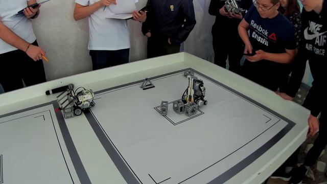 Робот - строитель Lego Mindstorms соревнования
