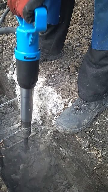 Работа отбойного молотка МОП-3