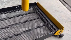 Wheelchair accessible Toyota Commuter van - How to use the electric lift