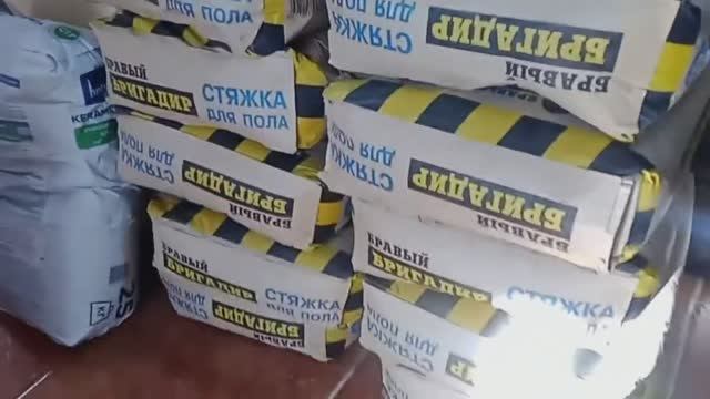 Стяжка пола частями под ламинат.