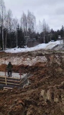 Работы на участке габионного берегоукрепления строящегося пруда в Дмитровском районе