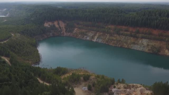Голубое озеро - голубой магнит... Урал.  Дрон-камера. blue lagoon. careers.