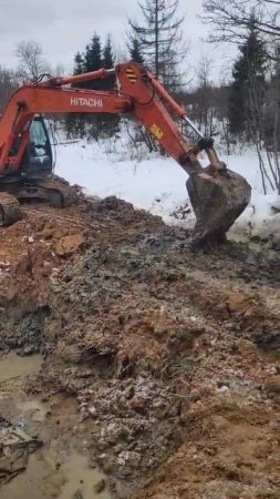 Монтаж габионов на участке берегоукрепления строящегося пруда в ГО Дмитров Московской области