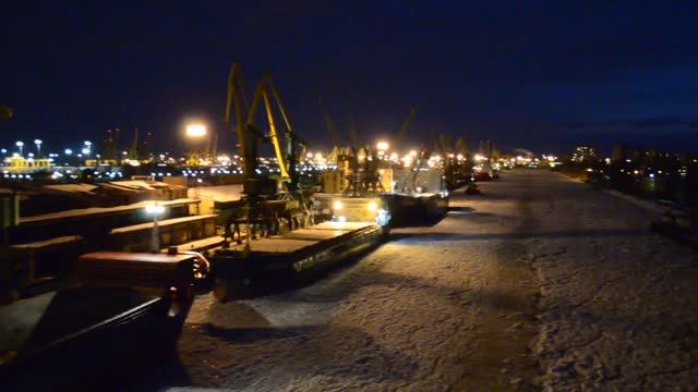 Паром "Мария". Проход по ледяному Морскому Каналу вечером