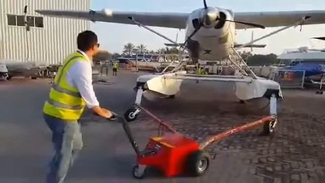 Multi-Mover XL35 - электрический тягач для буксировки грузов до 30 000 кг.