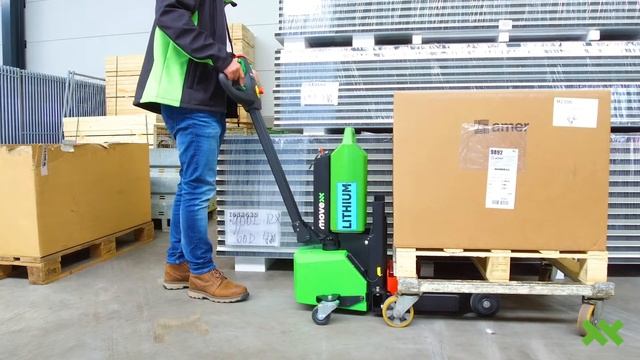 Movexx MD1000 – электрический тягач с подъемным механизмом