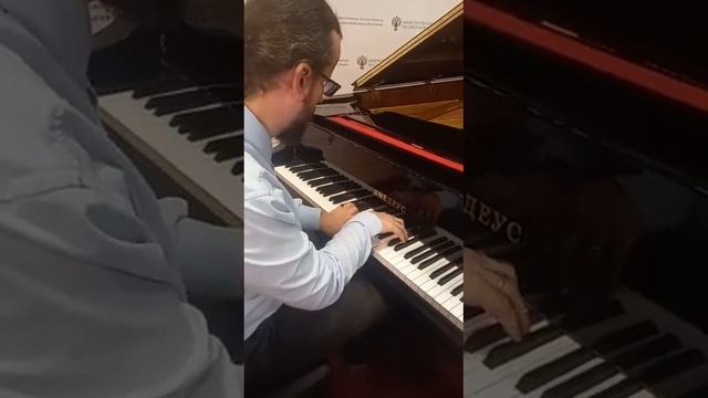 Игра на рояле АМЕДЕУС L215