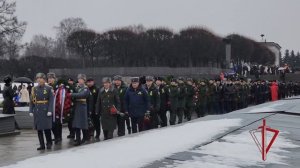 Представители Росгвардии почтили память павших защитников и мирных жителей блокадного Ленинграда.