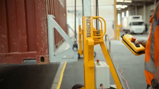 Автоматическая система подъема/опускания контейнеров весом до 32 тонн  BISON C Lift A Series