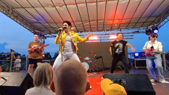 Двойник Фредди Меркьюри на праздник, корпоратив и Новый год - заказать двойника на юбилей в Москве