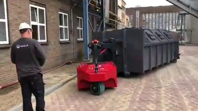 Тяжелые тягачи Multi-Mover с пультом ДУ на практике