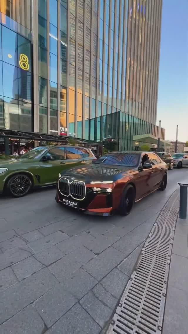 Роскошный BMW 760i с полным комплектом Renegade Design и 22-дюймовыми коваными дисками