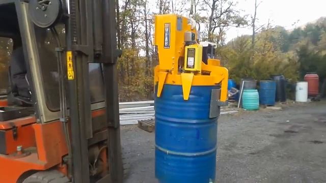 BS101 TC - Автоматический захват для перемещения металлических и пластиковых бочек  с пультом ДУ