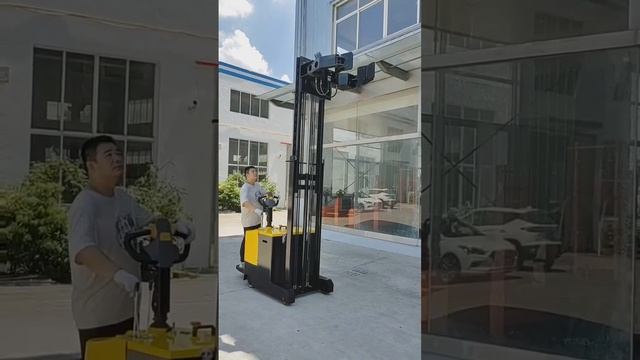 Самоходная эл.тележка с кантователем г/п 600кг для бочек