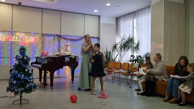 2025-01-11 - 12 Елена Инкона 07 - Алёна с рисунком и стихотворением Полный