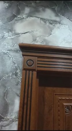 Монтаж двери у покупателя. Модель Greta цвет Honey патина чёрная. ВЛАДИМИРСКАЯ ФАБРИКА ДВЕРЕЙ.