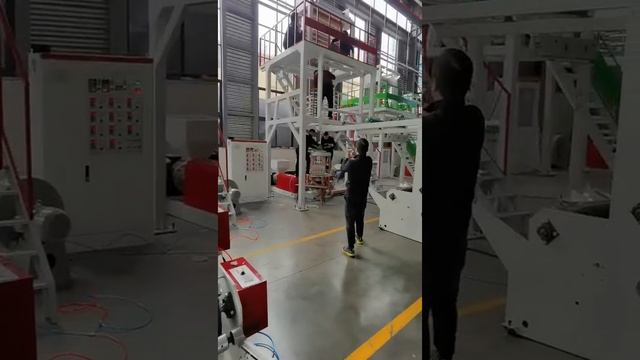 Экструдер для многослойной пленки SD-55-65-1200 ABA (обзорное видео при тестировании)
