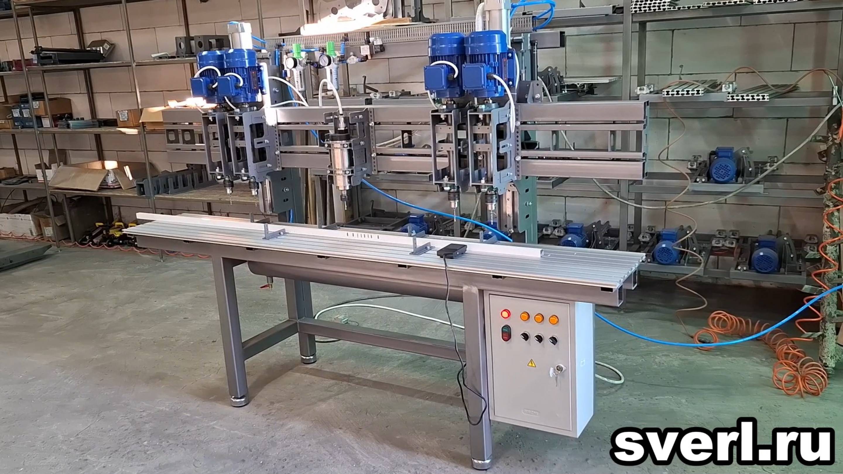 Многошпиндельный сверлильный. Четыре головы классические, а пятая - высокооборотный.