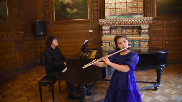 Вероника Чижик флейта ( 8 лет ) ССМШ.  Моцарт, Цыбин, Металлиди.