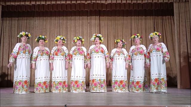 Народный ансамбль русской песни "Зорька алая" - песня "За тихой рекой"