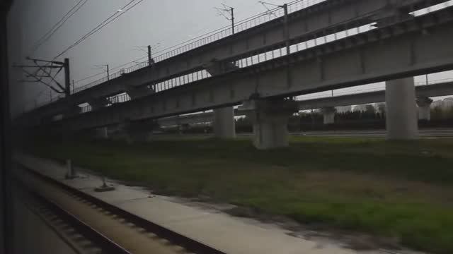 Поезд ВСМ рейса G1. Подход к узлу Шанхай-Хунцяо