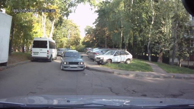 Малолетка на бмв протаранил меня