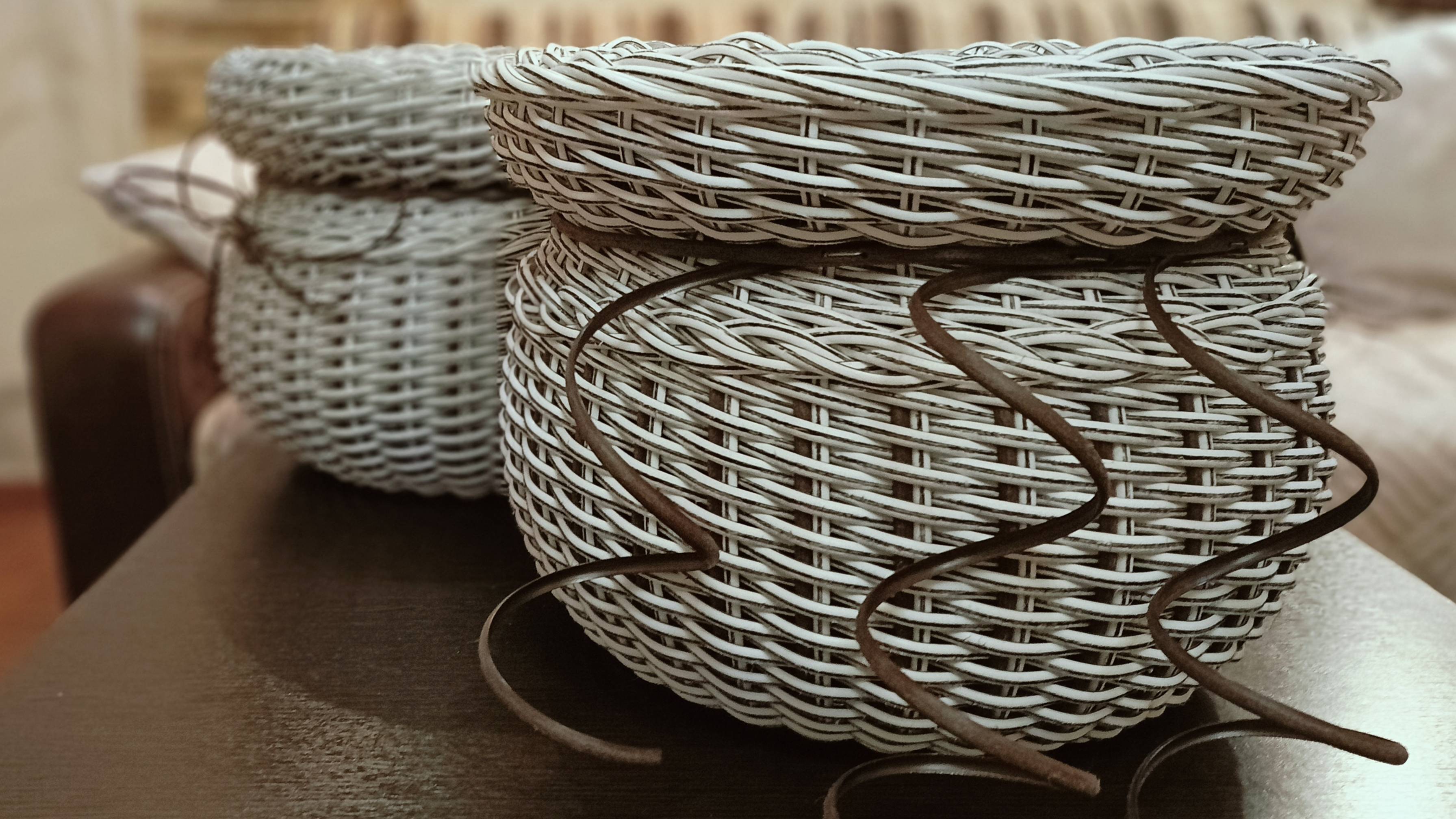 Красивое кашпо-горшочек из ротанга.
Плетение из ротанга для начинающих.