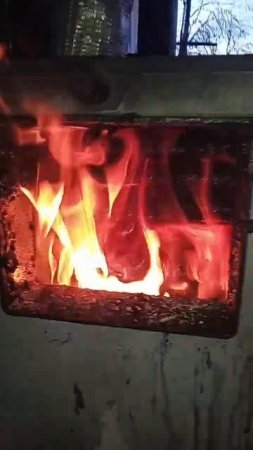 Демонстрация горения пиролизных газов в котле с дожигателем. #пиролиз #diy #котел