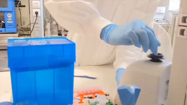 A glass that builds and heals itself