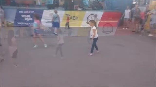 Настя танцует