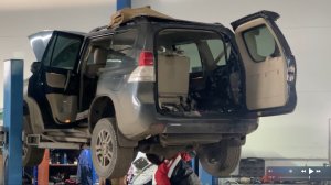 Toyota Land Cruiser Prado, трубки заднего кондиционера меняем на шланги. Прадо, Тоета Лэндкруизер.