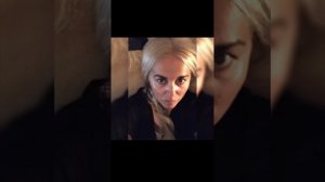 Белла Ахмадулина «Дождь в лицо и ключицы...», читает Виктория Лова
