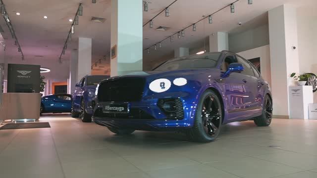 Купить Bentley Bentayga V8 Azure Цвет: Moroccan Blue