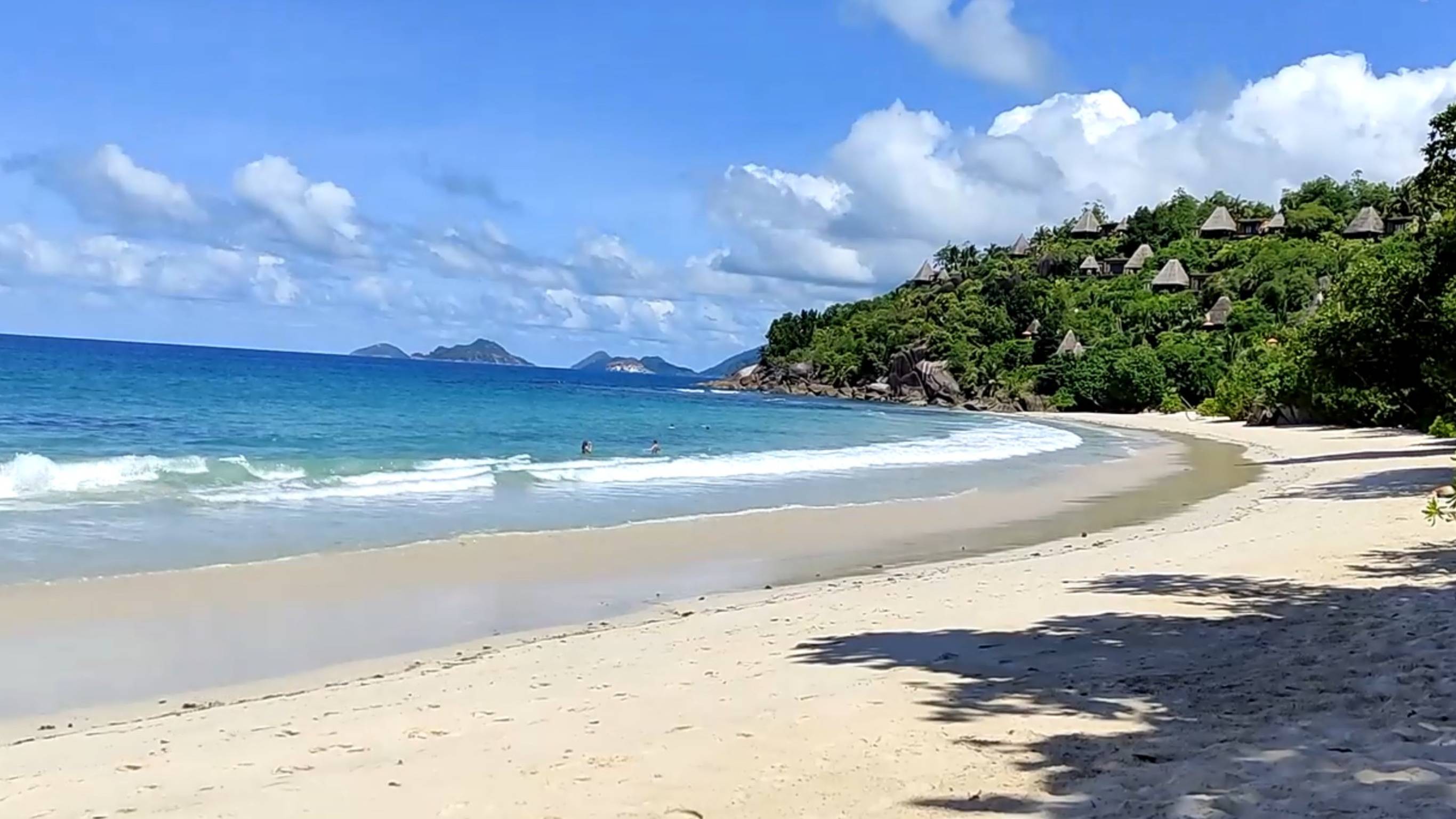 Сейшелы,автобусом на пляж Анс Луи(Anse Louis) и экономный ужин в раю!