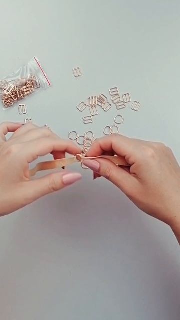 Как украсить бретель для бюстгальтера #shots #shotsvideo #нижнеебелье #какшитьбелье