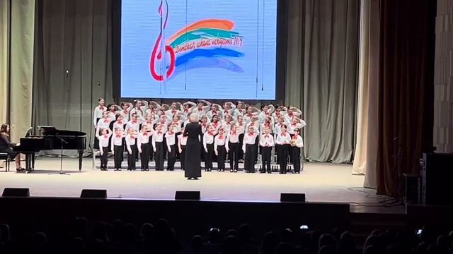 «Ехала деревня», муз.Ростовской, сл.народные.Исп. хор младших классов.